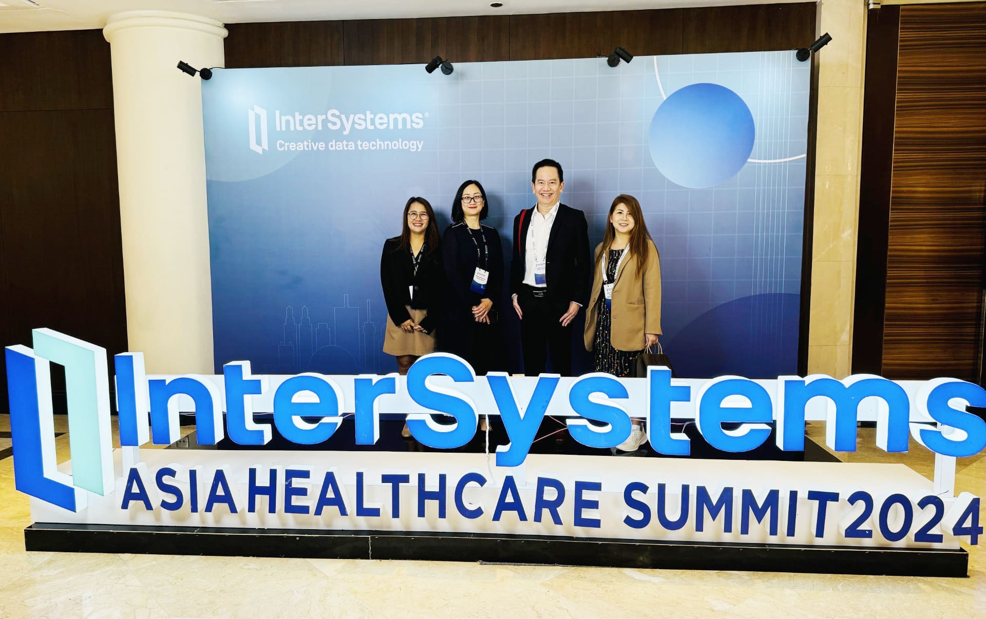 ดร.นพ.ตุลวรรธน์ พัชราภา ผู้อำนวยการปฏิบัติการ โรงพยาบาลเวชธานี ร่วมงาน InterSystems Asia ...